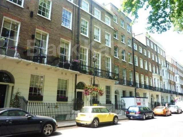 Studio flat for rent in Montague Square, Marylebone W1H