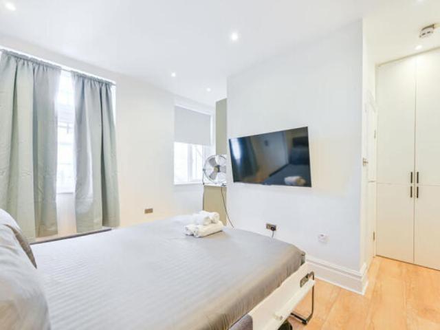 Studio flat for rent in Monmouth Road, Notting Hill, London, W2