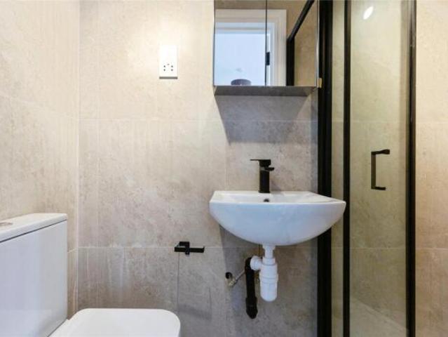 Studio flat for rent in Mount Park Crescent, Ealing, W5