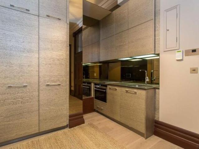 Studio flat for rent in Mount Street, Mayfair, W1K