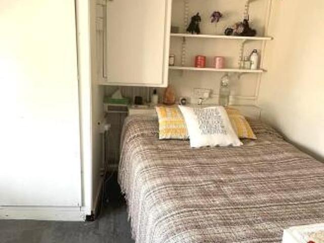 Studio flat for rent in Mountfield Road, Finchley, N3