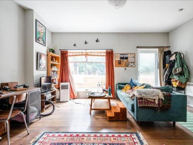 Studio flat for rent in Mowlem Street, Bethnal Green, E2