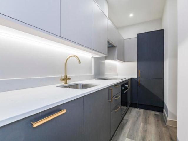 Studio flat for rent in Mulgrave Road, Sutton, SM2
