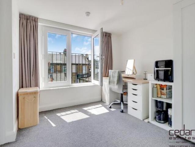 Studio flat for rent in Napier Road, Willesden NW10