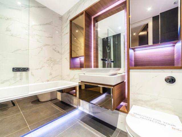 Studio flat for rent in Neroli House, Piazza Walk, Tower Hamlets, London, E1