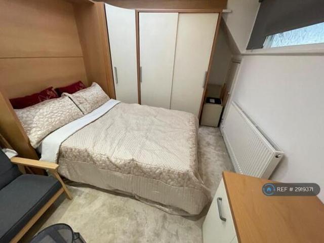 Studio flat for rent in New Cavendish Street, London, W1G