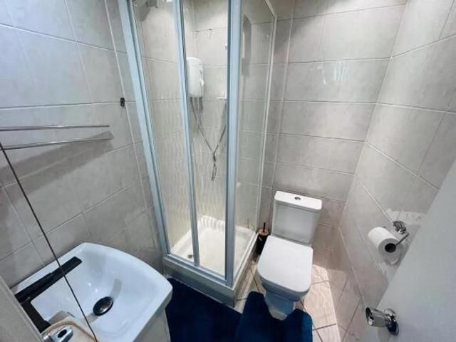 Studio flat for rent in New Cross Road, Lewisham, London, SE14