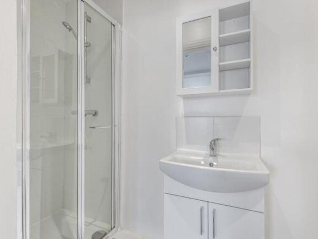 Studio flat for rent in New Cross Road, London, SE14