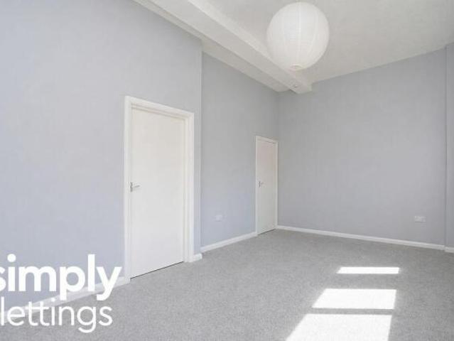 Studio flat for rent in New Broadway, Worthing, BN11