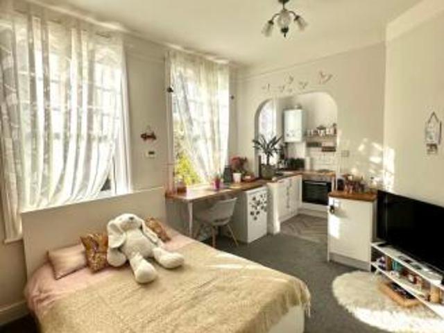 Studio flat for rent in New Dover Road, Canterbury, CT1