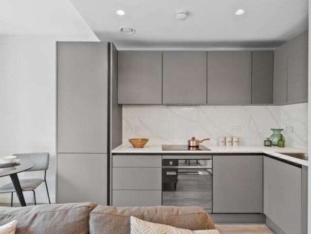 Studio flat for rent in New Horizons Court, London, TW8