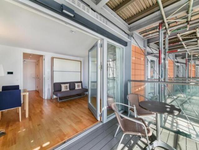 Studio flat for rent in New Providence Wharf, Fairmont Avenue, London, E14