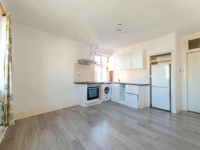 Studio flat for rent in New Wharf Road, Tonbridge, Kent, TN9
