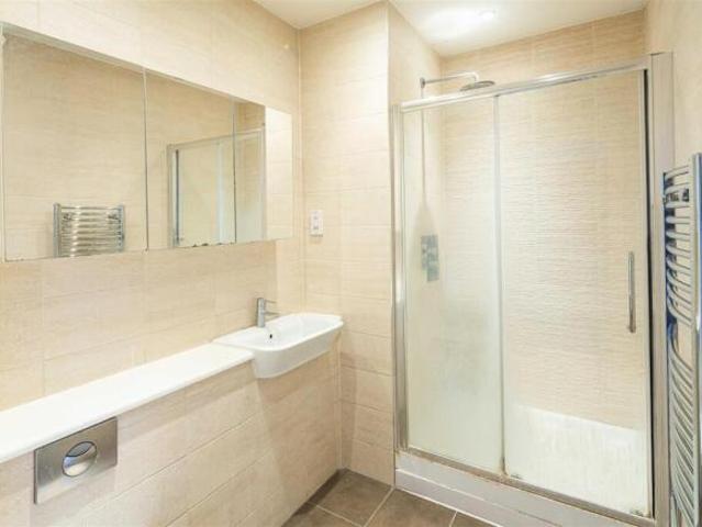 Studio flat for rent in New Village Avenue, London, E14