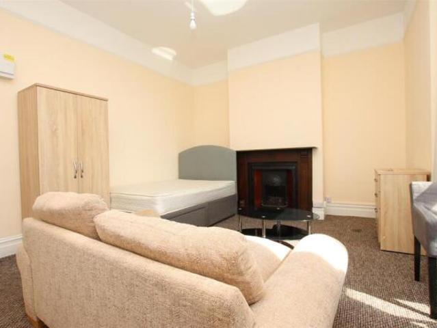 Studio flat for rent in Newbridge Road, Bath, BA1