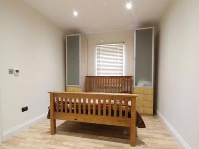 Studio flat for rent in Newlands Drive Maidenhead SL6