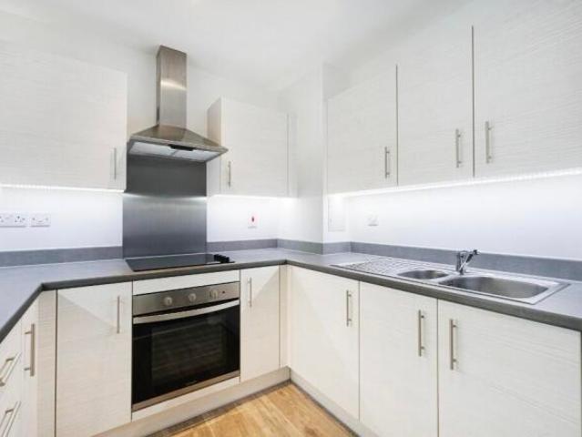 Studio flat for rent in North Wharf Road, London, W2