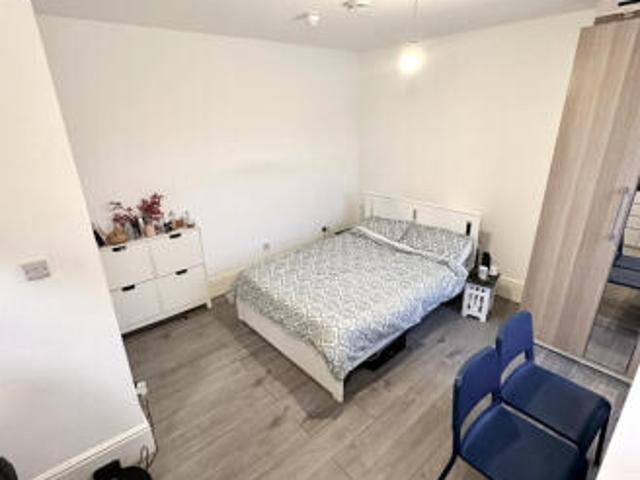 Studio flat for rent in North circular road, N13