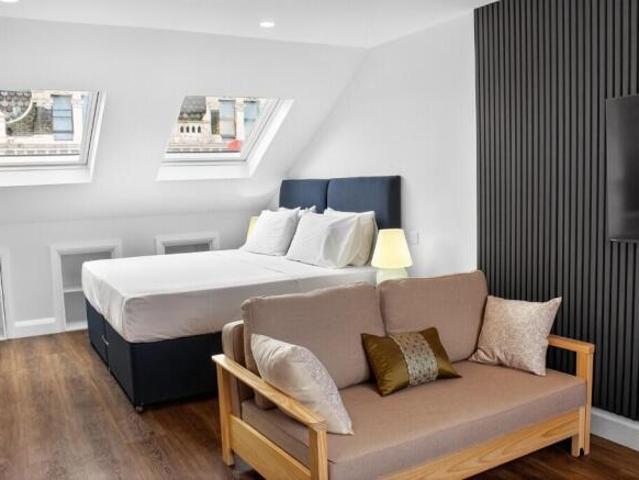 Studio flat for rent in North End Crescent, London, W14