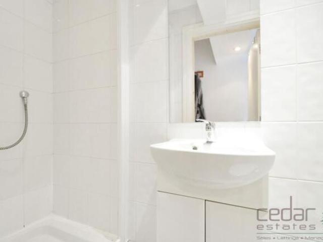 Studio flat for rent in North End Road, Golders Green NW11
