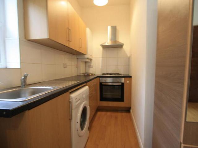 Studio flat for rent in North End Road, London, SW6