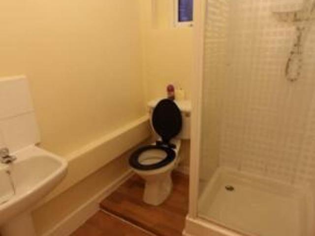 Studio flat for rent in North End Road, London, W14