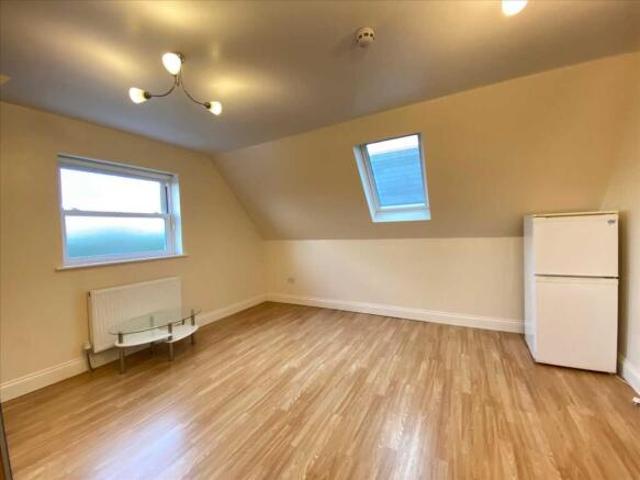 Studio flat for rent in a, Northcote Avenue, Ealing, W5