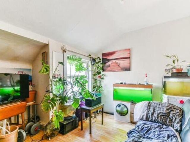 Studio Flat For Rent In Norbury, London