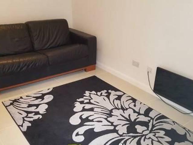 Studio flat for rent in Norfolk Road Reading Berkshire RG30