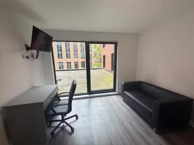 Studio flat for rent in Norfolk Street, Liverpool, Merseyside.