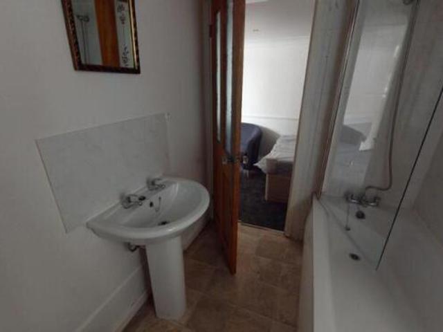 Studio flat for rent in Norman Grove, Kirkstall, Leeds, LS5