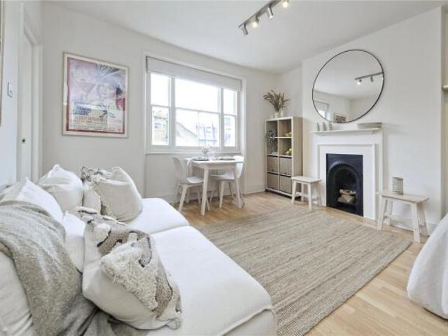 Studio flat for rent in Nottingham Place, London, W1U