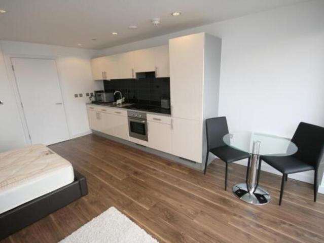 Studio flat for rent in Number One Media City UK Salford Quays M50