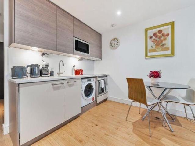 Studio flat for rent in Octavia House, Imperial Wharf, London, SW6