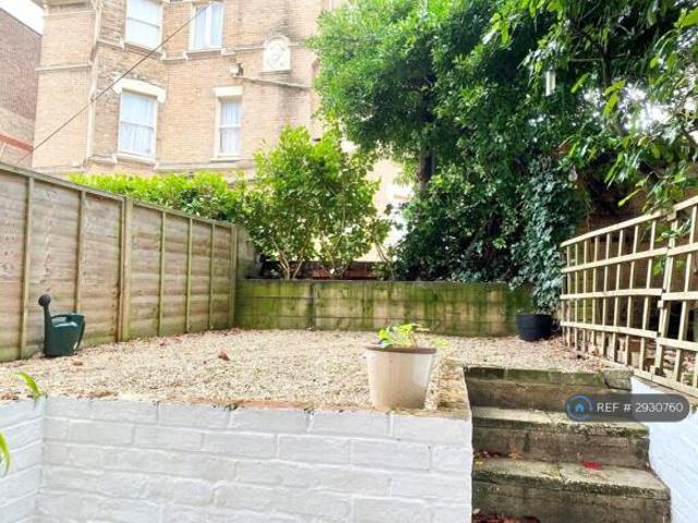 Studio flat for rent in Oakwood House, Bournemouth, BH2
