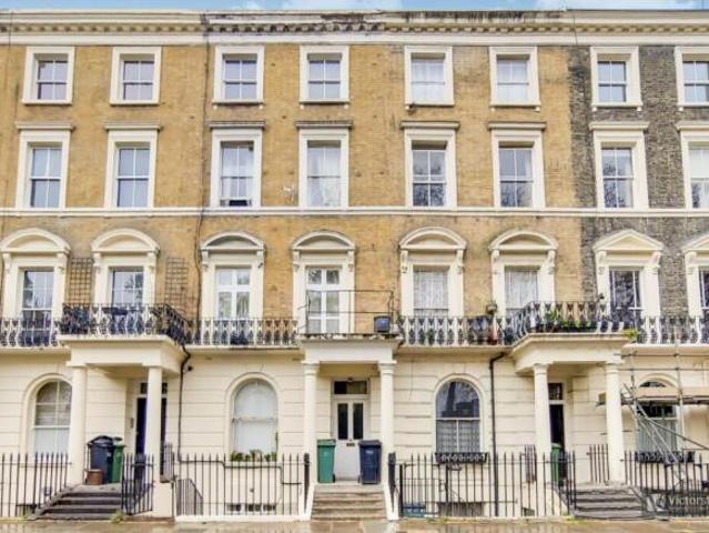 Studio flat for rent in Oakley Square, Camden, London, NW1