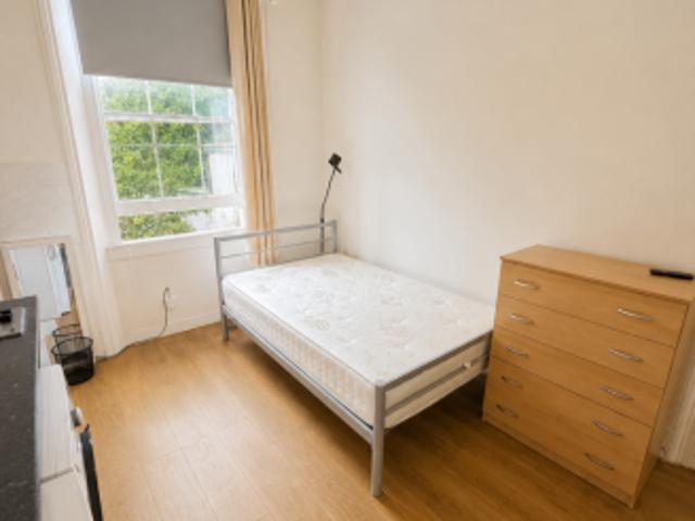 Studio flat for rent in Oakley Square, London, NW1