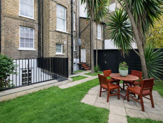 Studio flat for rent in Oakley Street, London, SW3