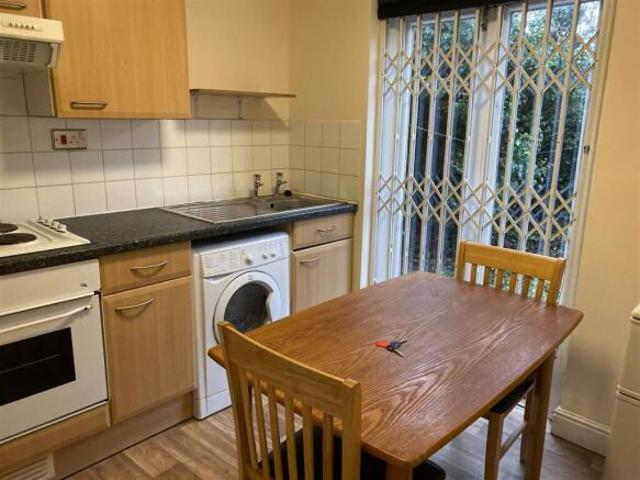Studio flat for rent in Off London Road, Evington Road, Leicester, LE2