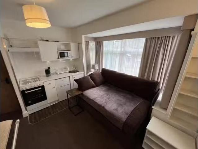 Studio flat for rent in Old Oak Road, Kings Norton, Birmingham.
