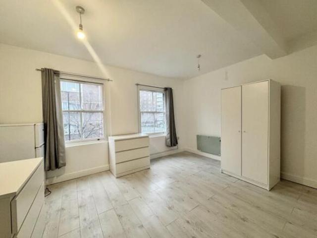 Studio flat for rent in Old Street, Clerkenwell, EC1V