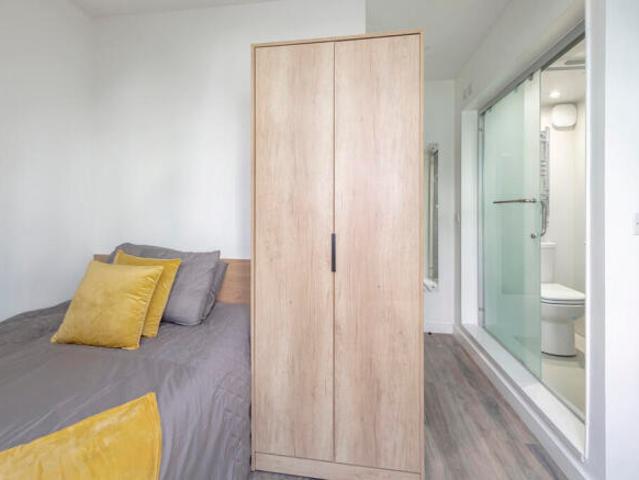 4 bedroom flat for rent in Old Vicarage, Lamb Street, Bristol, BS2