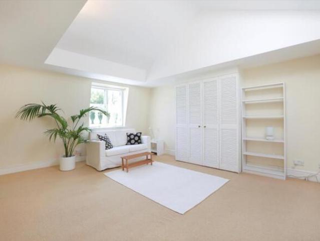 Studio flat for rent in Onslow Gardens, South Kensington, London, SW7