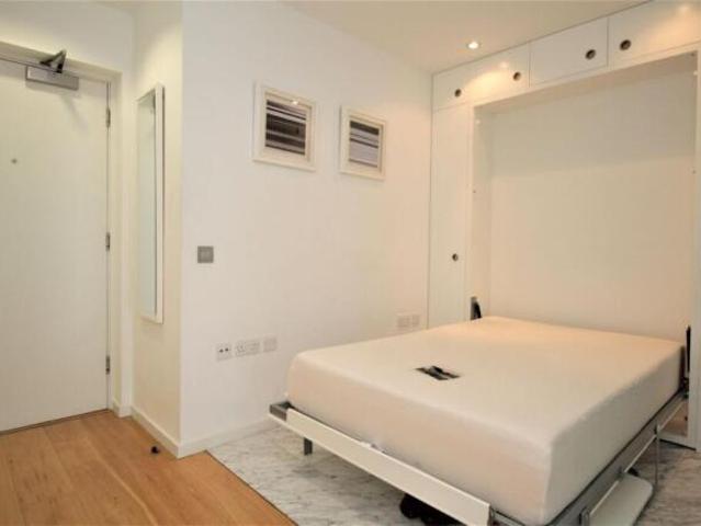 Studio flat for rent in Ontario Tower, Fairmont Avenue, Canary Wharf E14