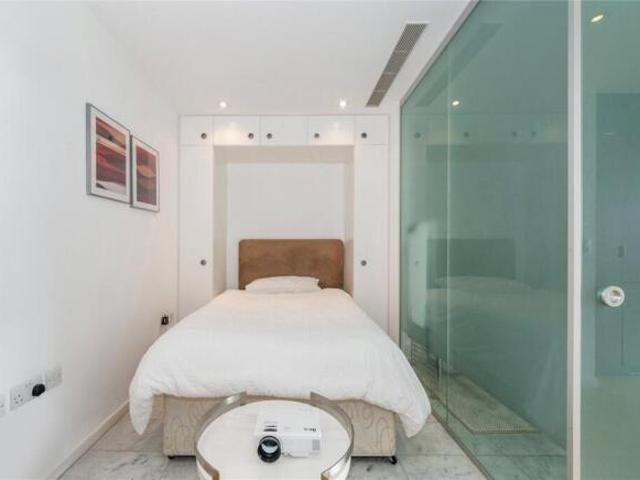 Studio flat for rent in Ontario Tower, 4 Fairmont Avenue, E14