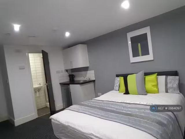 Studio flat for rent in Ordnance Road, Coventry, CV6
