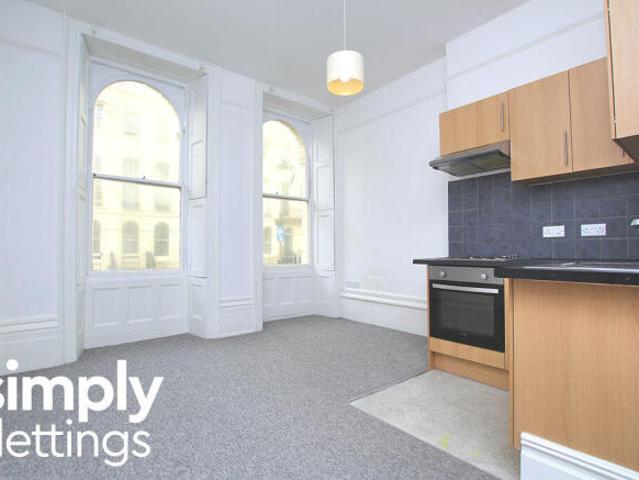Studio flat for rent in Oriental Place, Brighton, BN1