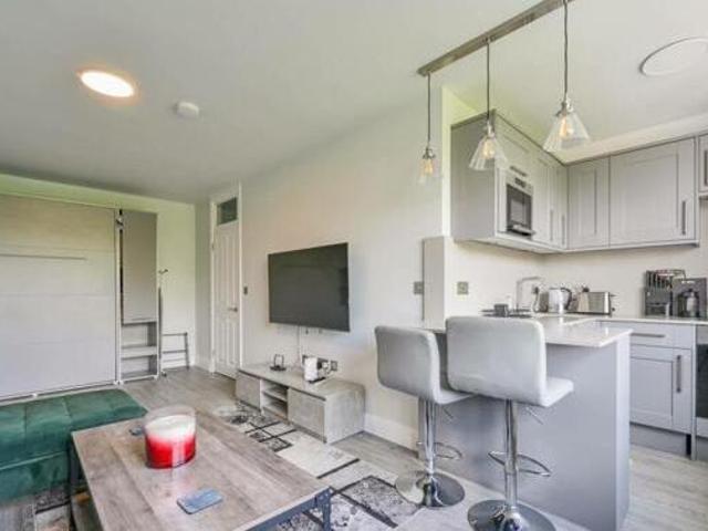 Studio Flat For Rent In Oval, London