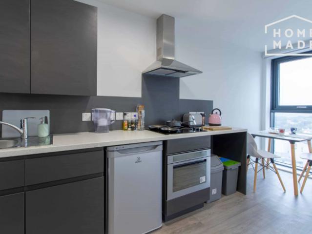 Studio flat for rent in Oxford Point, BH8