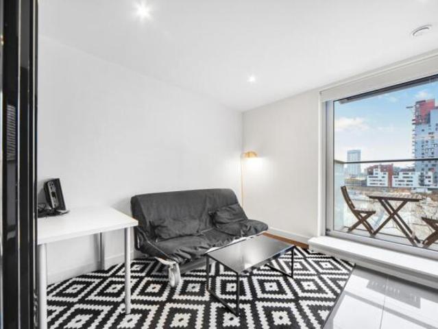 Studio flat for rent in Pan Peninsula Square, Canary Wharf, London, E14